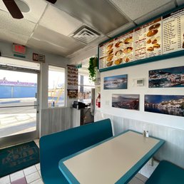 THE LUCKY GREEK - Updated January 2026 - 198 Photos & 314 Reviews ...