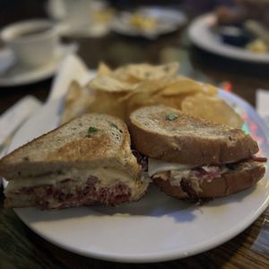 FINLEY’S IRISH PUB & EATERY - Updated February 2025 - 194 Photos & 176 ...