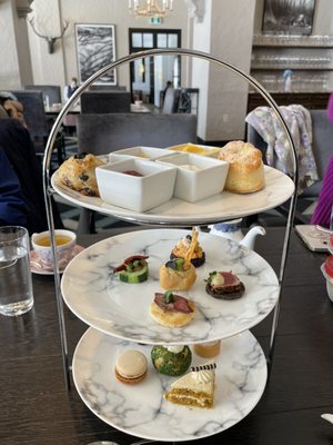 FAIRVIEW BAR AND RESTAURANT - 277 Photos & 77 Reviews - 111 Lake Louise ...