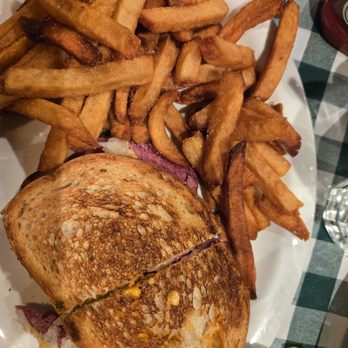 MALONE’S IRISH BAR & GRILL - Updated June 2025 - 54 Photos & 53 Reviews ...