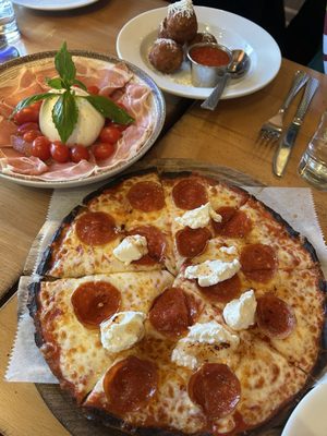 FLORA’S WINE BAR & RESTAURANT - Updated October 2025 - 172 Main St ...