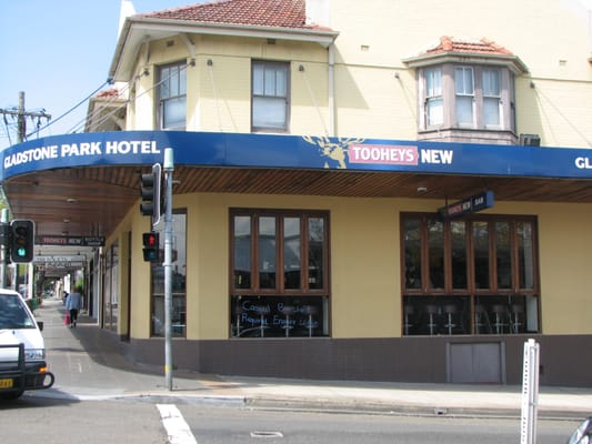 GLADSTONE PARK HOTEL - Updated October 2025 - 18 Photos - 140 Marion St ...