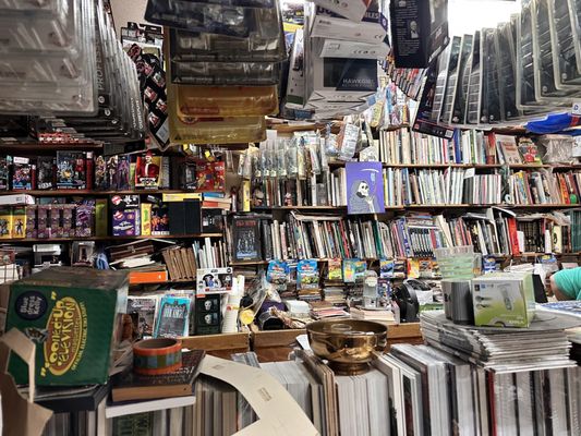 A AND M COMICS & BOOKS - Updated October 2025 - 40 Photos & 78 Reviews ...