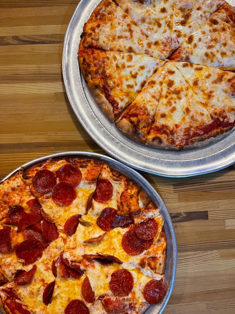 VILLAGE PIZZA - Updated December 2025 - 373 Photos & 657 Reviews ...