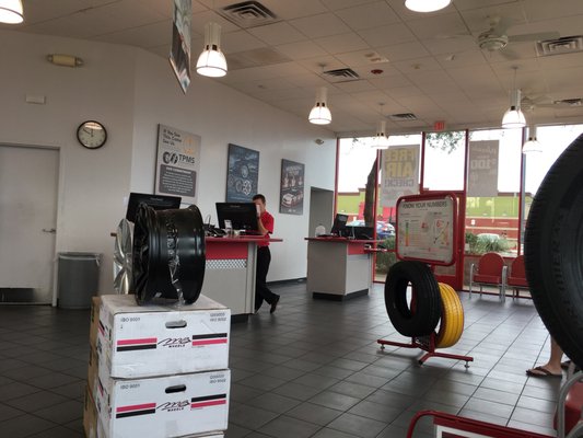 DISCOUNT TIRE - Updated March 2026 - 33 Photos & 168 Reviews - 13742 W ...