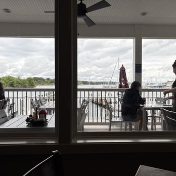 THE LIGHTHOUSE RESTAURANT & DOCK BAR - Updated December 2025 - 571 ...