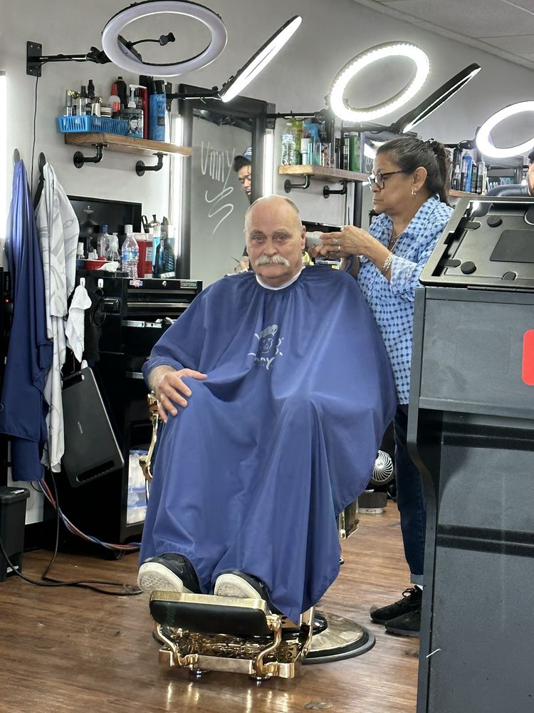 BLURRBERRY BARBERSHOP - Updated January 2026 - 4817 Green Oaks Dr ...