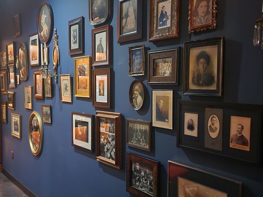 THE BLIND FINCH - Updated October 2025 - 110 Photos & 50 Reviews - 5210 ...