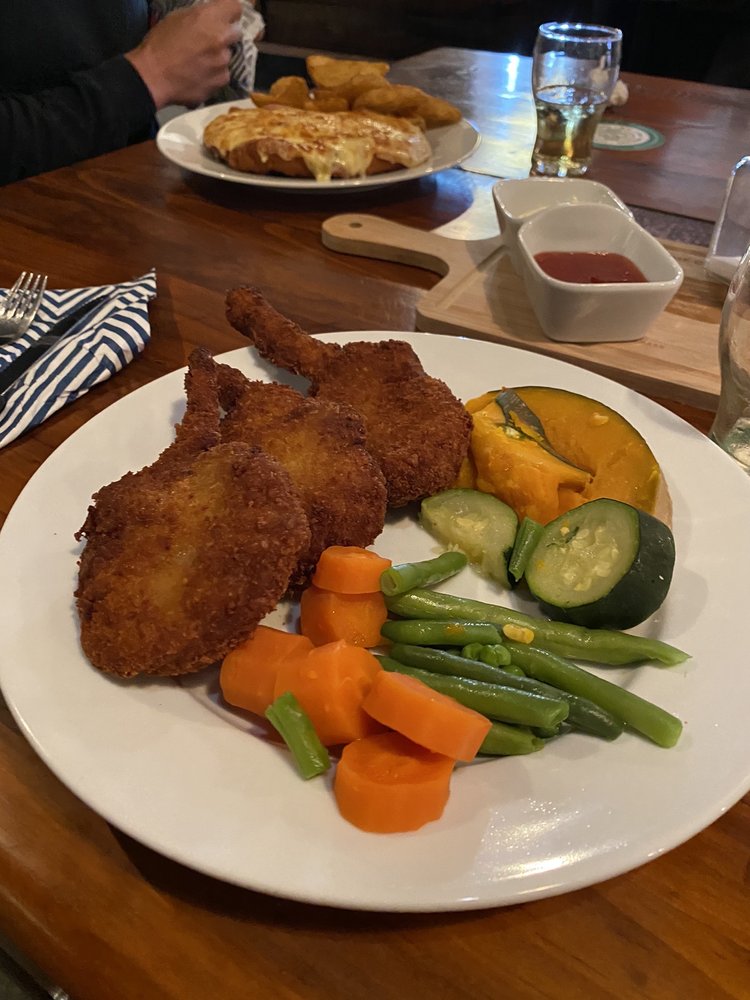 THE BUCKING BULL HOTEL - 24 Tooloon St, Coonamble New South Wales ...