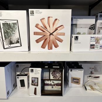 ALISS - Updated December 2025 - 48 Photos & 24 Reviews - 118 SE 1st St ...