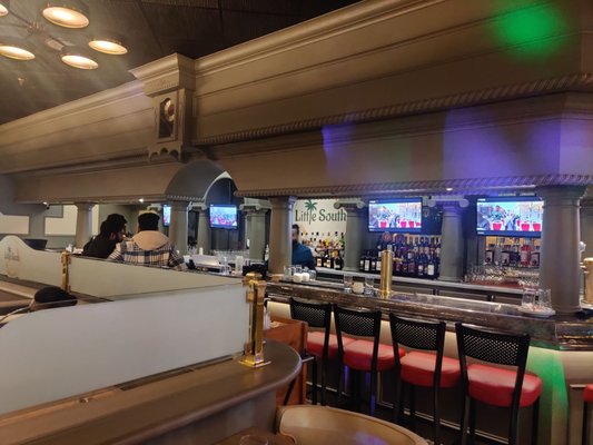 LITTLE SOUTH - Updated December 2024 - 21 Photos - 8 - 5165 Dixie Road ...