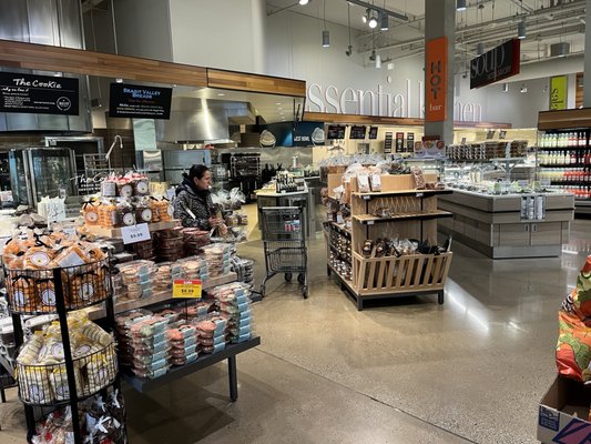 METROPOLITAN MARKET - Updated December 2024 - 118 Photos & 100 Reviews ...