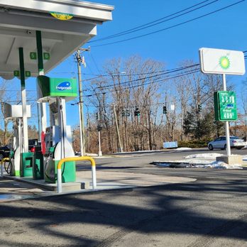 BP - Updated January 2026 - 12 Photos - 955 Hopmeadow St, Simsbury ...