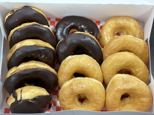 THE DONUT HOUSE - Updated June 2026 - 10 Photos & 16 Reviews - 2308 S ...