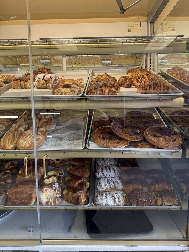 CHOCOROLL BAKERY - Updated October 2025 - 1527 W Lawrence Ave, Chicago, Illinois - Bakeries ...