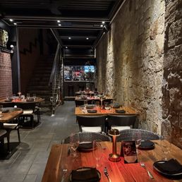 UMBRIA - Updated August 2025 - 161 Photos & 115 Reviews - 250 Hanover ...