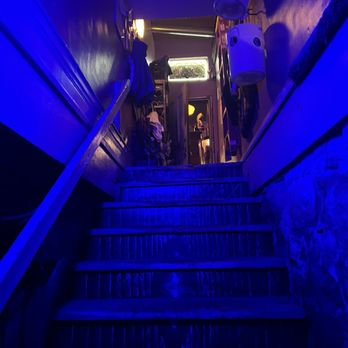 SHAKERS CIGAR BAR - Updated June 2025 - 242 Photos & 259 Reviews - 422 ...