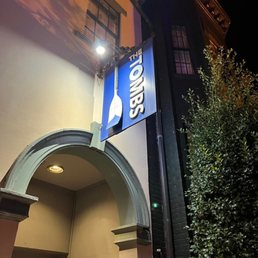 THE TOMBS - Updated October 2025 - 285 Photos & 473 Reviews - 1226 36th St NW, Washington ...