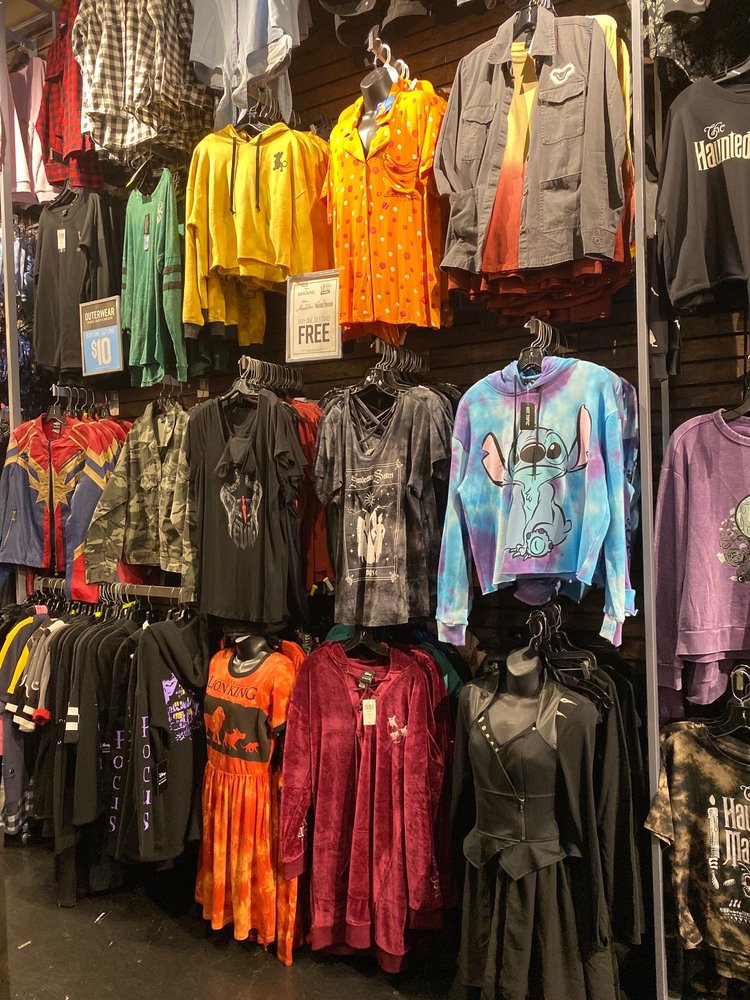 HOT TOPIC - 12 Photos & 21 Reviews - 5158 Montclair Plaza Ln, Montclair ...