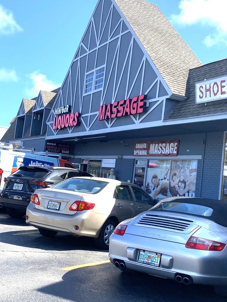 GATEWAY SHOPPING CENTER - Updated October 2025 - 1900 E Sunrise Blvd ...