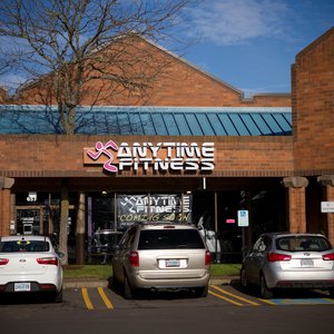 CRUNCH FITNESS - Updated June 2025 - 19 Photos - 3000 Gateway St ...