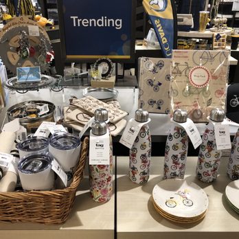 UC DAVIS STORES: CAMPUS STORE - Updated October 2025 - 63 Photos & 26 ...