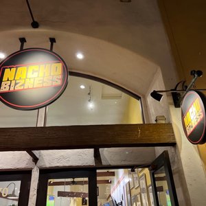 NACHO BIZNESS - 334 Photos & 384 Reviews - 470 Alvarado St, Monterey ...