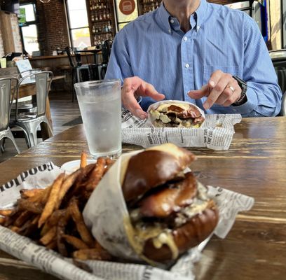 VALLEY BURGER - Updated July 2025 - 52 Photos & 77 Reviews - 1004 ...