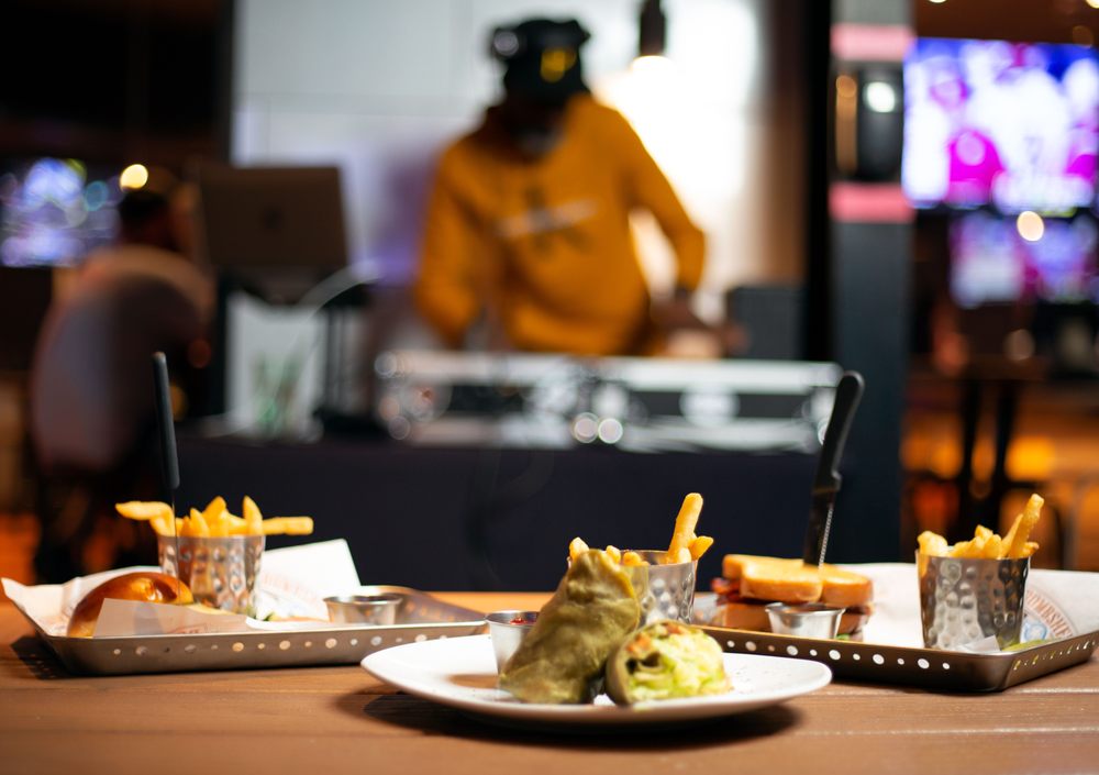 BOMBSHELLS RESTAURANT & BAR - Updated August 2025 - 109 Photos & 168 ...