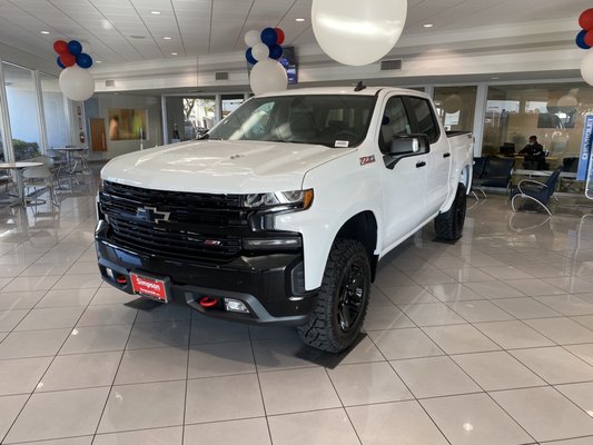 SIMPSON CHEVROLET OF IRVINE - Updated September 2024 - 336 Photos & 895 ...