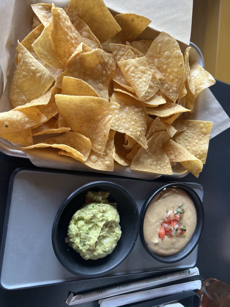 NACHO MATRIX - Updated December 2024 - 15 Photos - 2727 N Cascade Ave ...