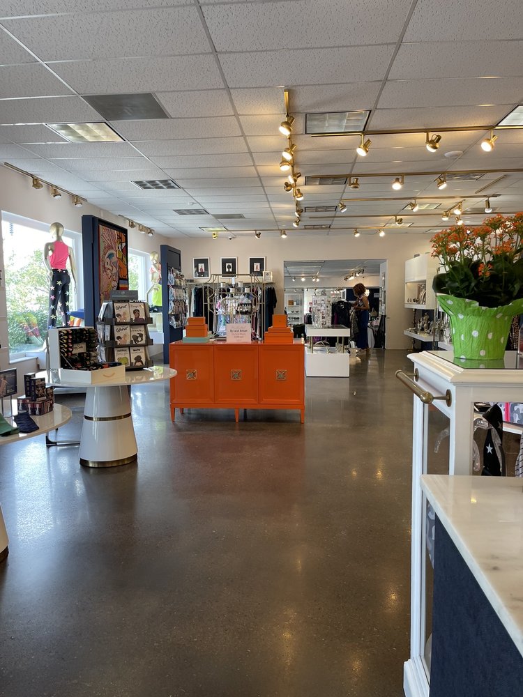 THE VAULT LUXURY RESALE - 55 Photos & 38 Reviews - 2325 S Brentwood ...