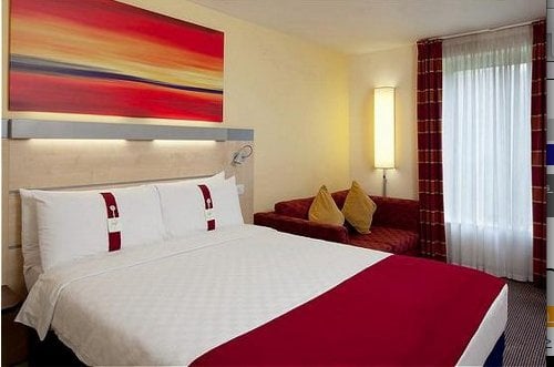 HOLIDAY INN EXPRESS HOTEL LONDON-STANSTED AIRPORT - Updated May 2024 ...