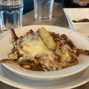 POUTINEVILLE - Updated July 2025 - 662 Photos & 650 Reviews - 1365 Rue ...