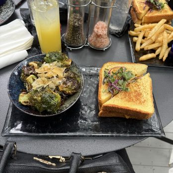 WEEZY’S - Updated September 2025 - 204 Photos & 82 Reviews - 200 ...