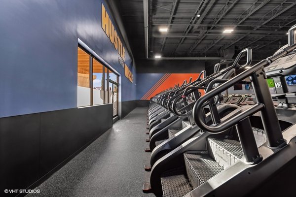 CRUNCH FITNESS - EAST PLANO - Updated December 2025 - 102 Photos & 15 ...