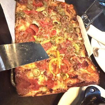 FEDERAL PIZZA - Updated July 2025 - 1379 Photos & 1728 Reviews - 5210 N ...