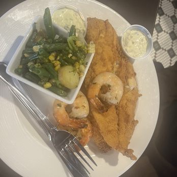 DELLA J’S DELECTABLES - Updated August 2025 - 1132 Photos & 948 Reviews ...