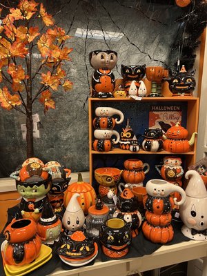 TRADITIONS YEAR-ROUND HOLIDAY STORE - Updated January 2025 - 115 Photos ...