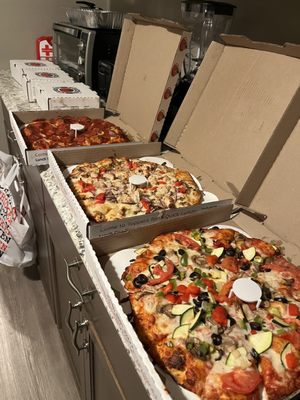 TOPPERS PIZZA PLACE - Updated December 2025 - 92 Photos & 140 Reviews ...