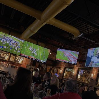 THE SPORTS GRILLE AT CRANBERRY - Updated July 2025 - 120 Photos & 205 ...