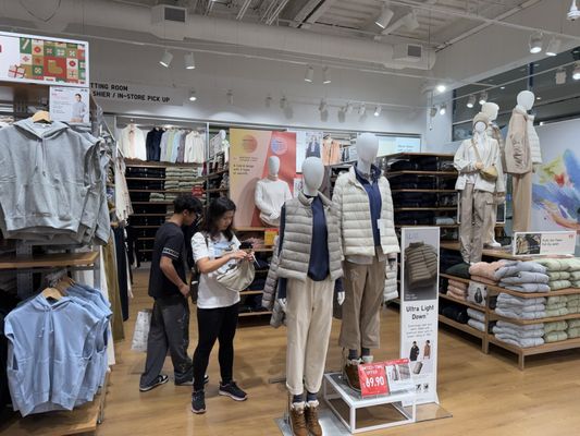 UNIQLO - Updated October 2025 - 40 Photos & 15 Reviews - 303 Memorial ...