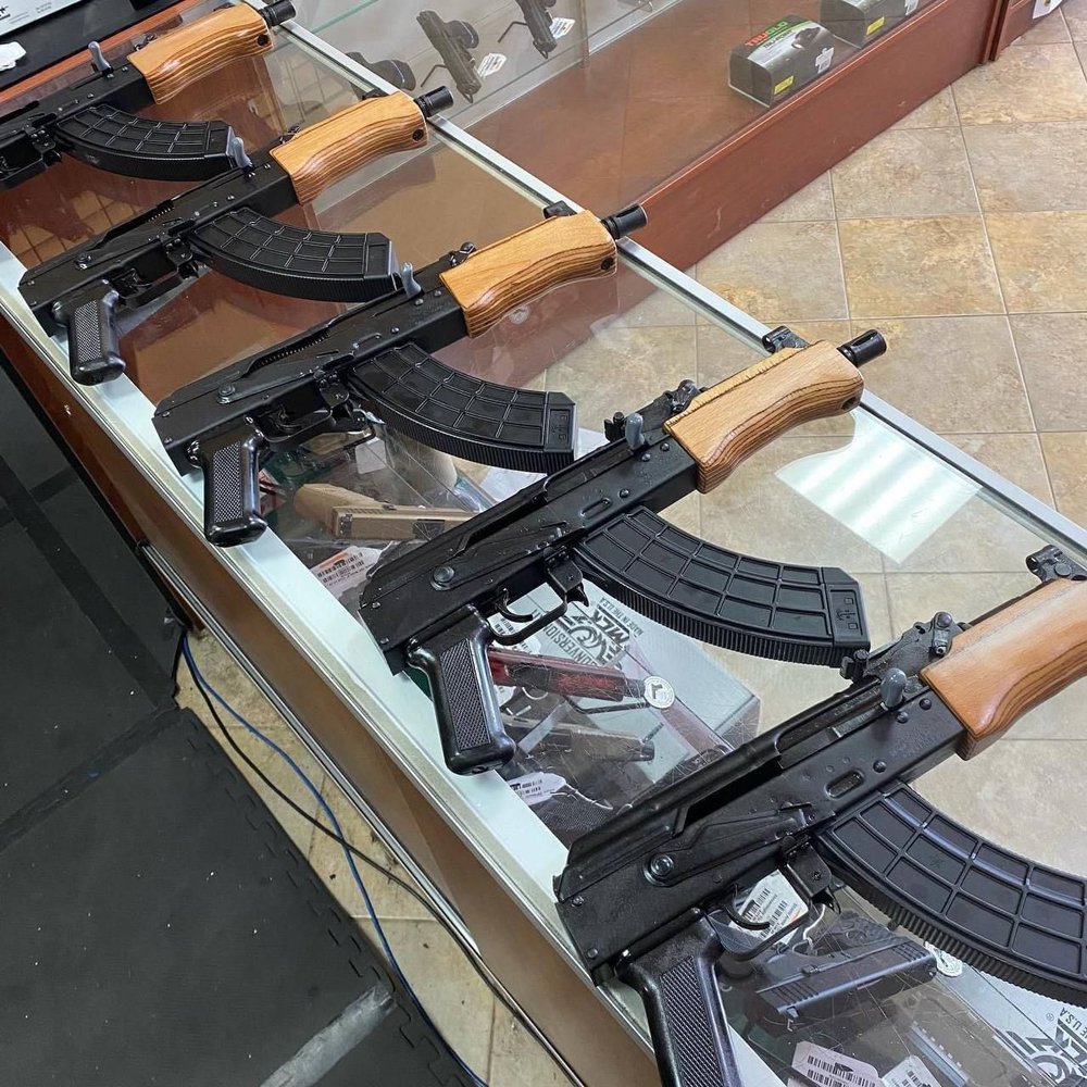 BIGSHOTS - Updated December 2025 - 37 Photos - 74 Northside Dr NW ...