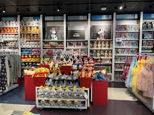 DISNEY STORE - Updated December 2025 - 55 Photos & 40 Reviews - 875 S ...