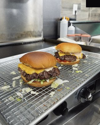 PRETTY GOOD BURGER - 59 Photos & 70 Reviews - 439 W Main St, Merced ...