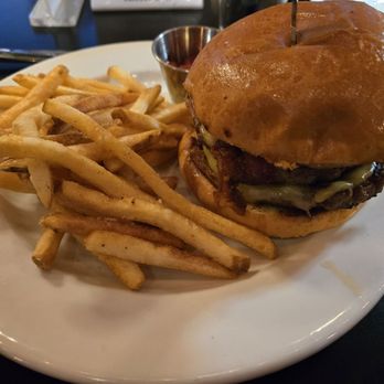 302 THE LOCAL - Updated December 2025 - 129 Photos & 48 Reviews - 19819 ...