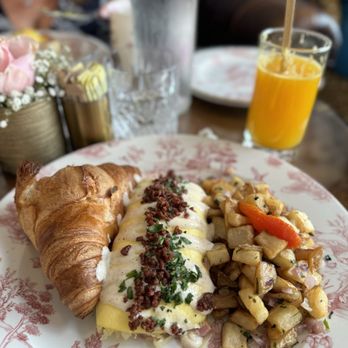 LITTLE HEN - Updated July 2024 - 2587 Photos & 1018 Reviews - 3451 NE ...