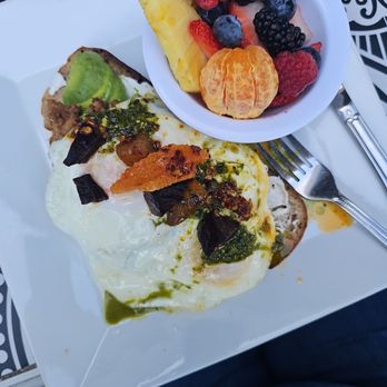 Heirloom Kitchen - Cheap - Burgers - Updated June 2025 - 586 Photos ...