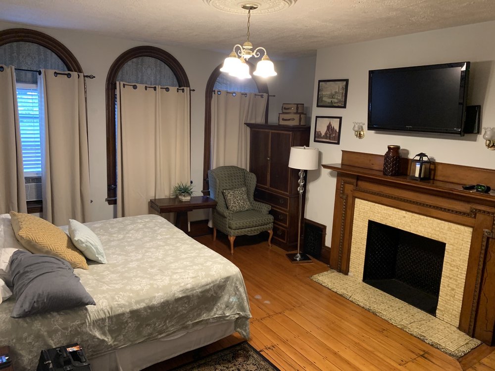 BEACON INN - Updated December 2025 - 13 Photos & 40 Reviews - 1087 ...