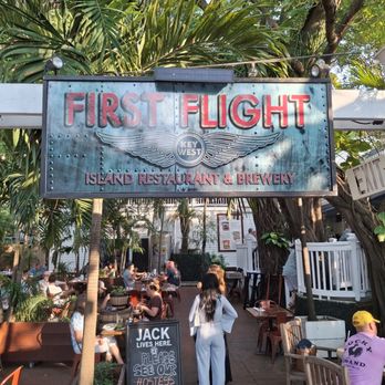 FIRST FLIGHT ISLAND RESTAURANT & BREWERY - Updated October 2025 - 689 ...